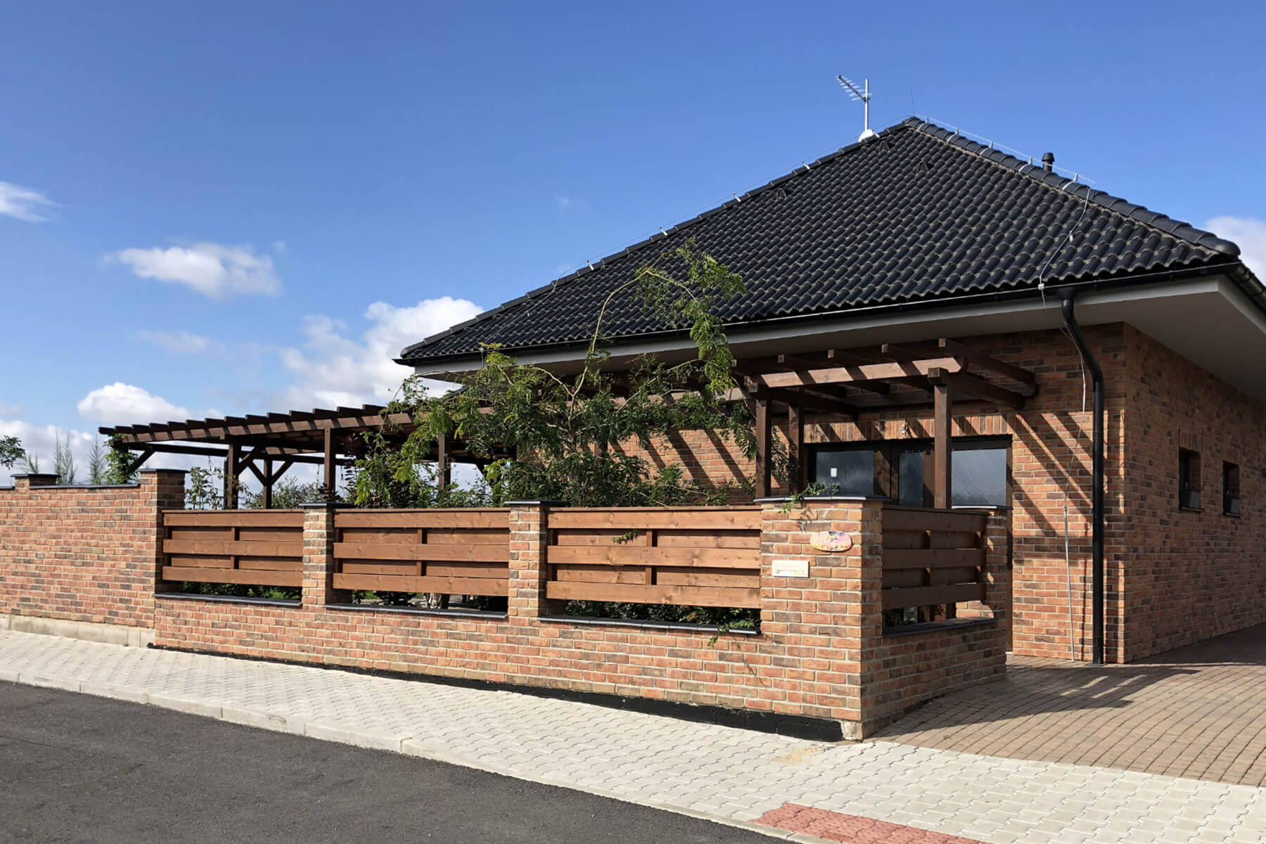 Cihlové ploty - LícovéZdivo.cz